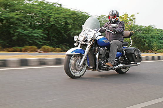 Like a Train: Triumph Thunderbird LT First Ride - Bike India