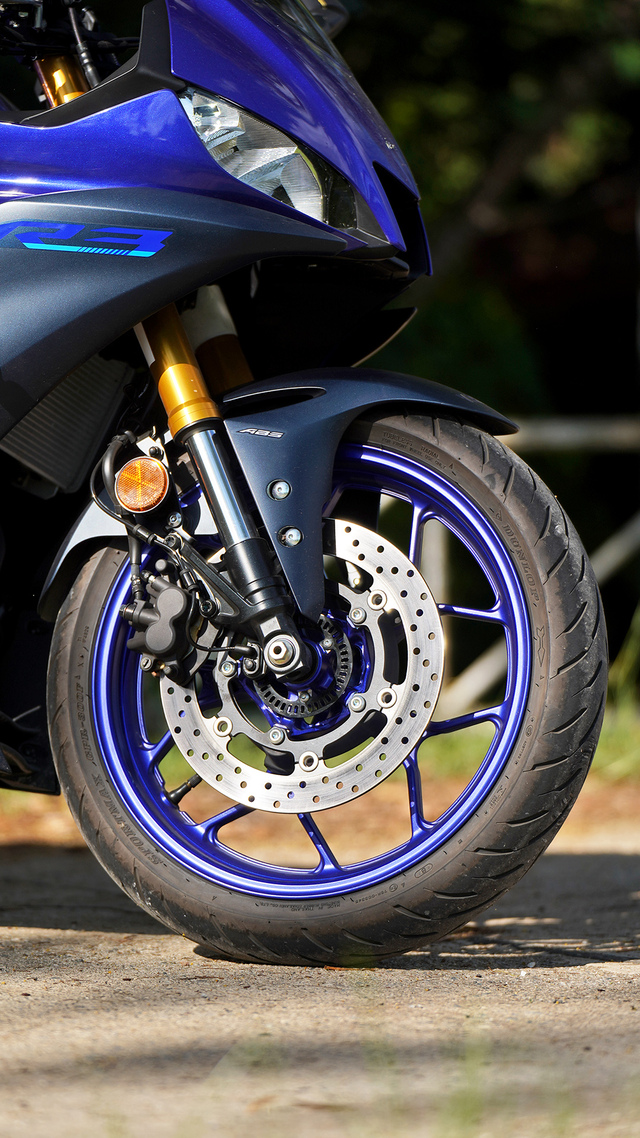 Yamaha YZF-R3 First Ride Review – The King Returns - Bike India